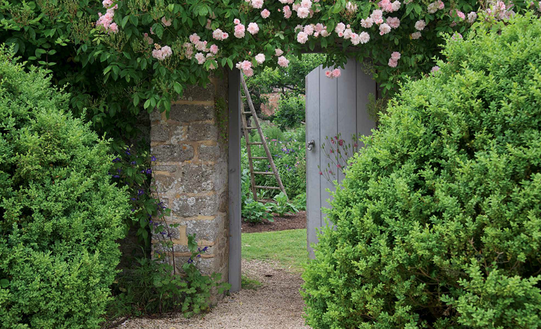 The Gardens of Arne Maynard (2015)
